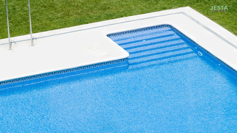 ระบบสระว่ายน้ำ Overflow VS ระบบสระว่ายน้ำ Skimme